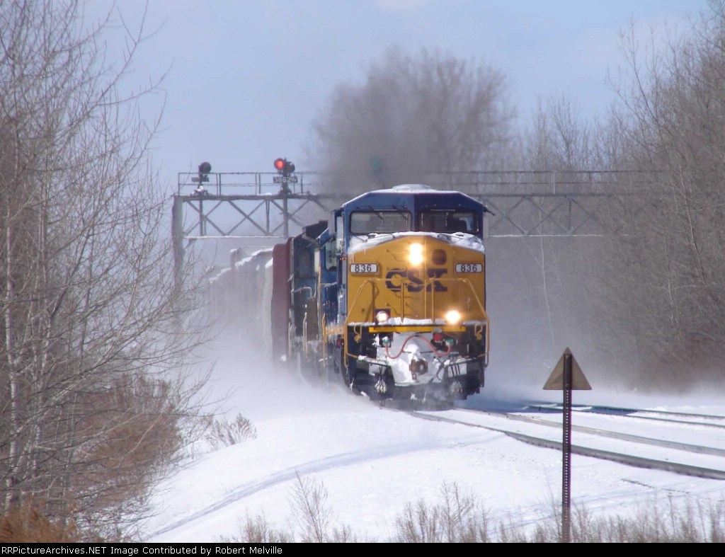 Shiny new CSX 836 ES44-AH eastbound beneath signal bridge 386